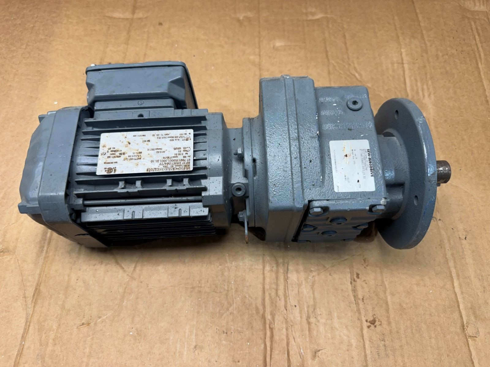 NEW SEW-EURODRIVE 87.7991359001.0001.21.10 1/2HP GEAR MOTOR RF37 DRN71