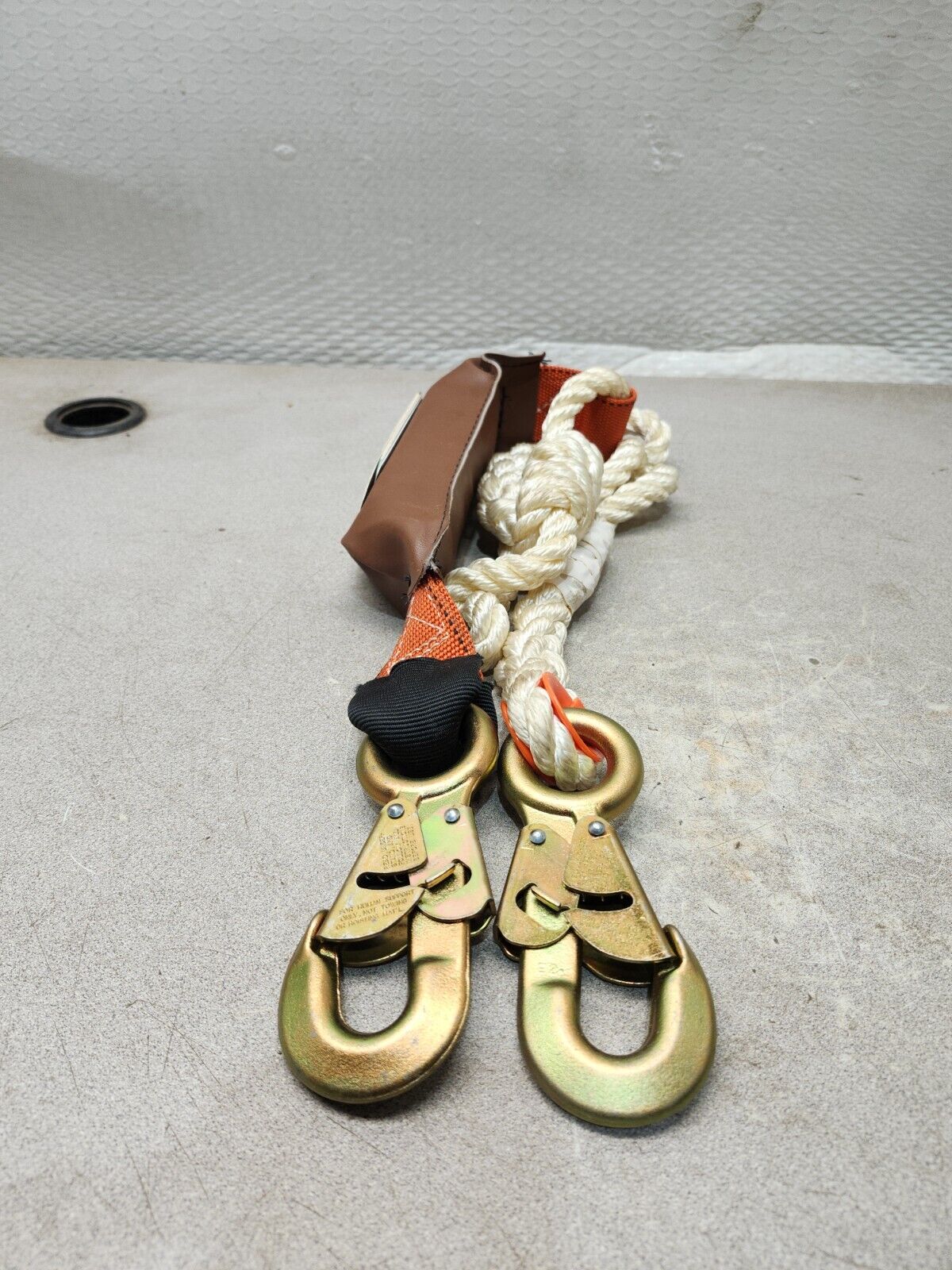 NEW IN BOX NORTH SAF-T-CLIMB FALL PREVENTION SYSTEM Medium 728-200-001