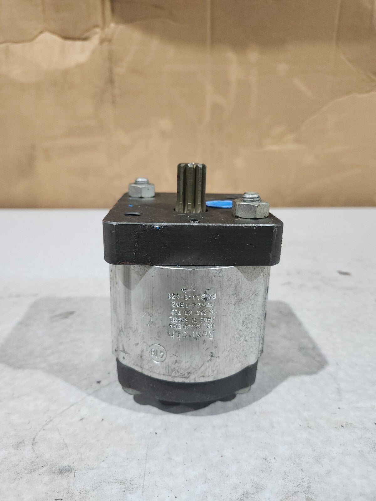 NEW NO BOX REXROTH HYDRAULIC GEAR PUMP R979 106 795